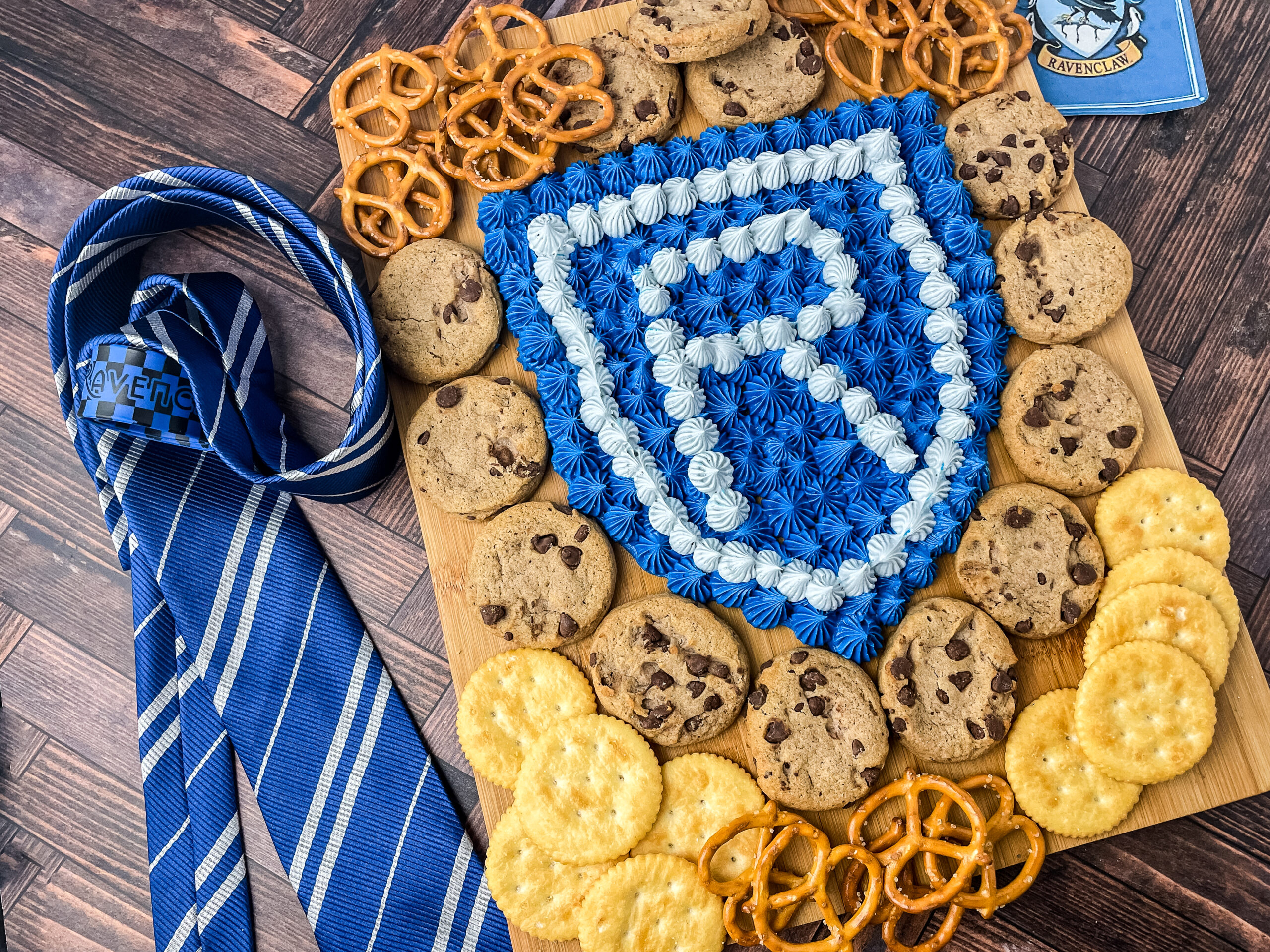 How to make a Harry Potter Ravenclaw Badge Buttercream Board - Black ...